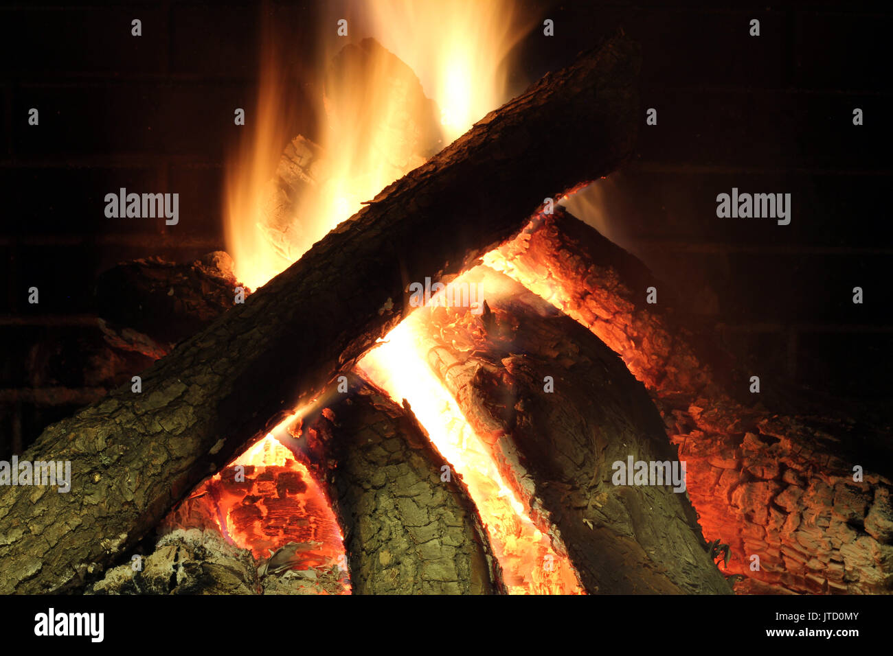 Beautiful burning fireplace grate hi-res stock photography and images ...