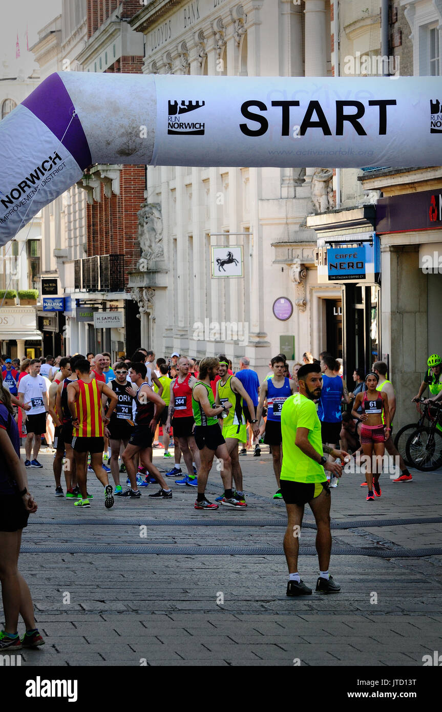 Ten kilometre run hi-res stock photography and images - Alamy