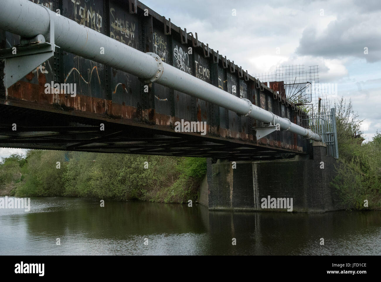 Platform track footbridge architecture hi-res stock photography and ...