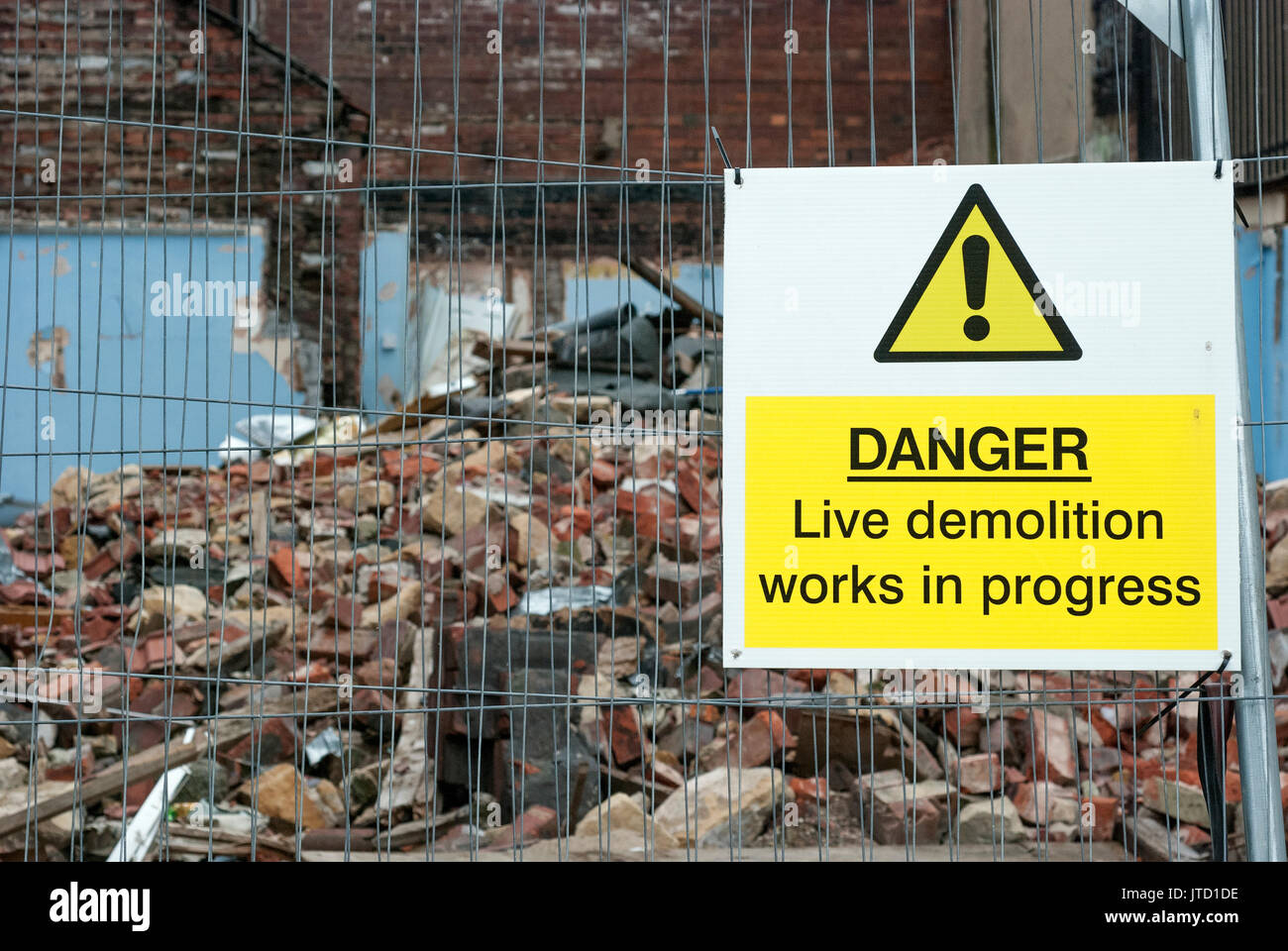 Demolition sign hi-res stock photography and images - Alamy