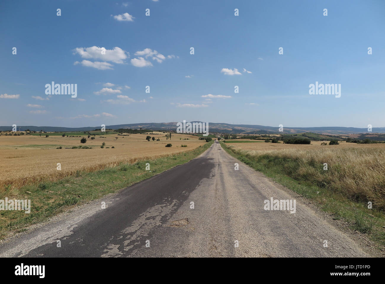Country way highway hi-res stock photography and images - Alamy