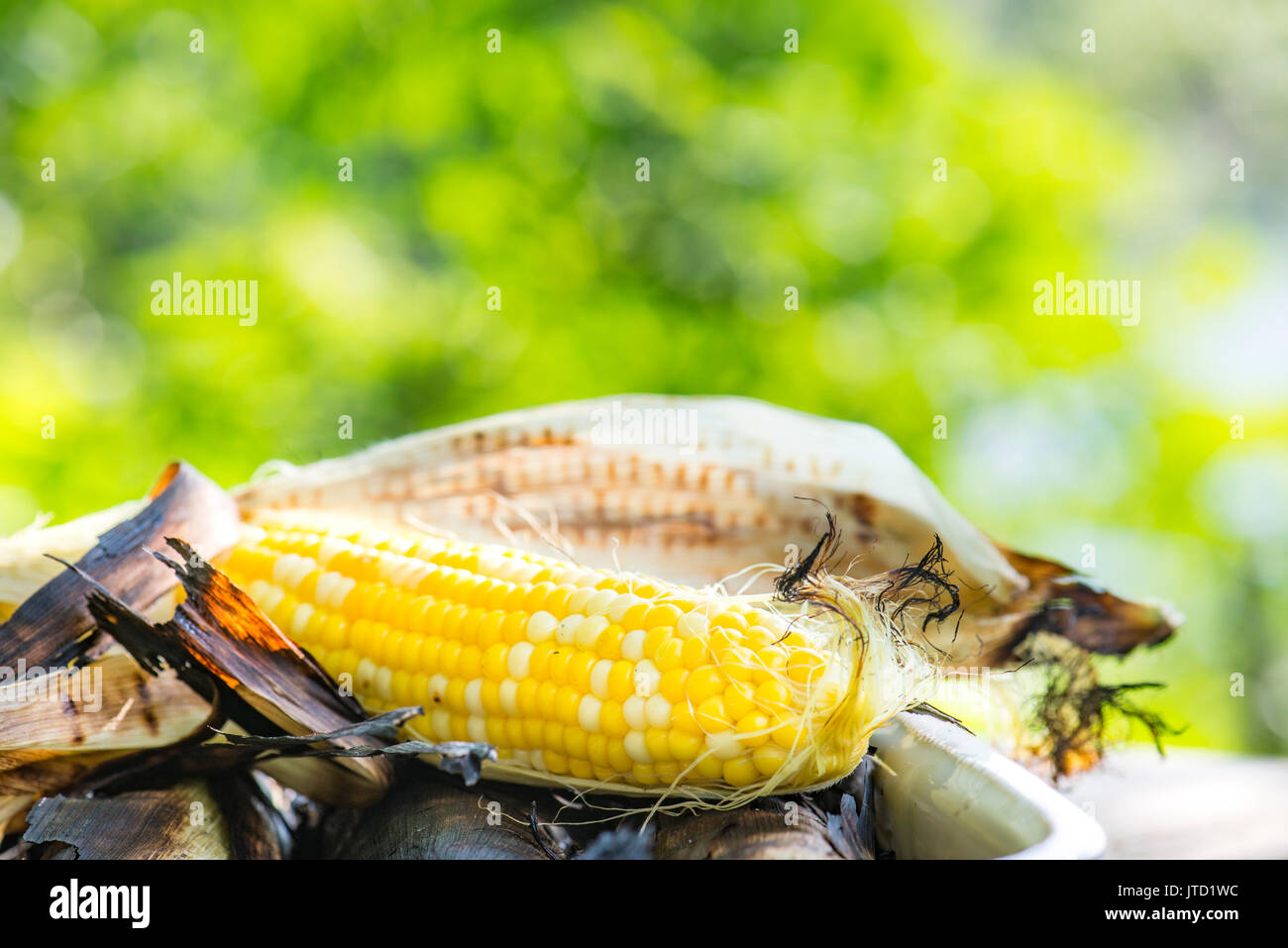 Ready to eat sweet corn hi-res stock photography and images - Alamy