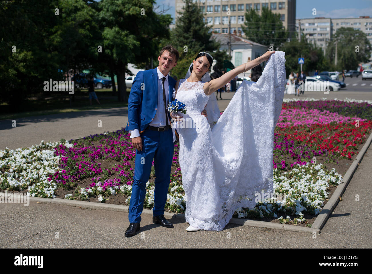 Beautiful married couple in the wedding day Stock Photo - Alamy