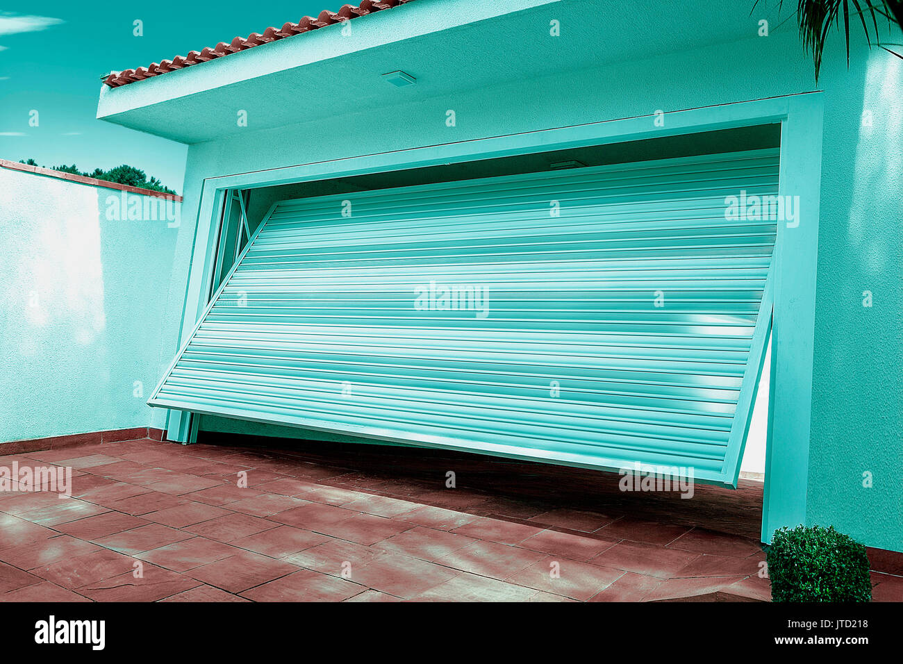 Automatic gate hi-res stock photography and images - Alamy