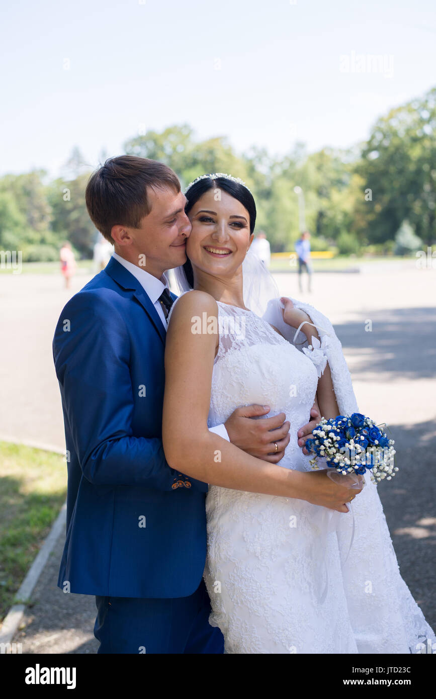 Beautiful married couple in the wedding day Stock Photo - Alamy