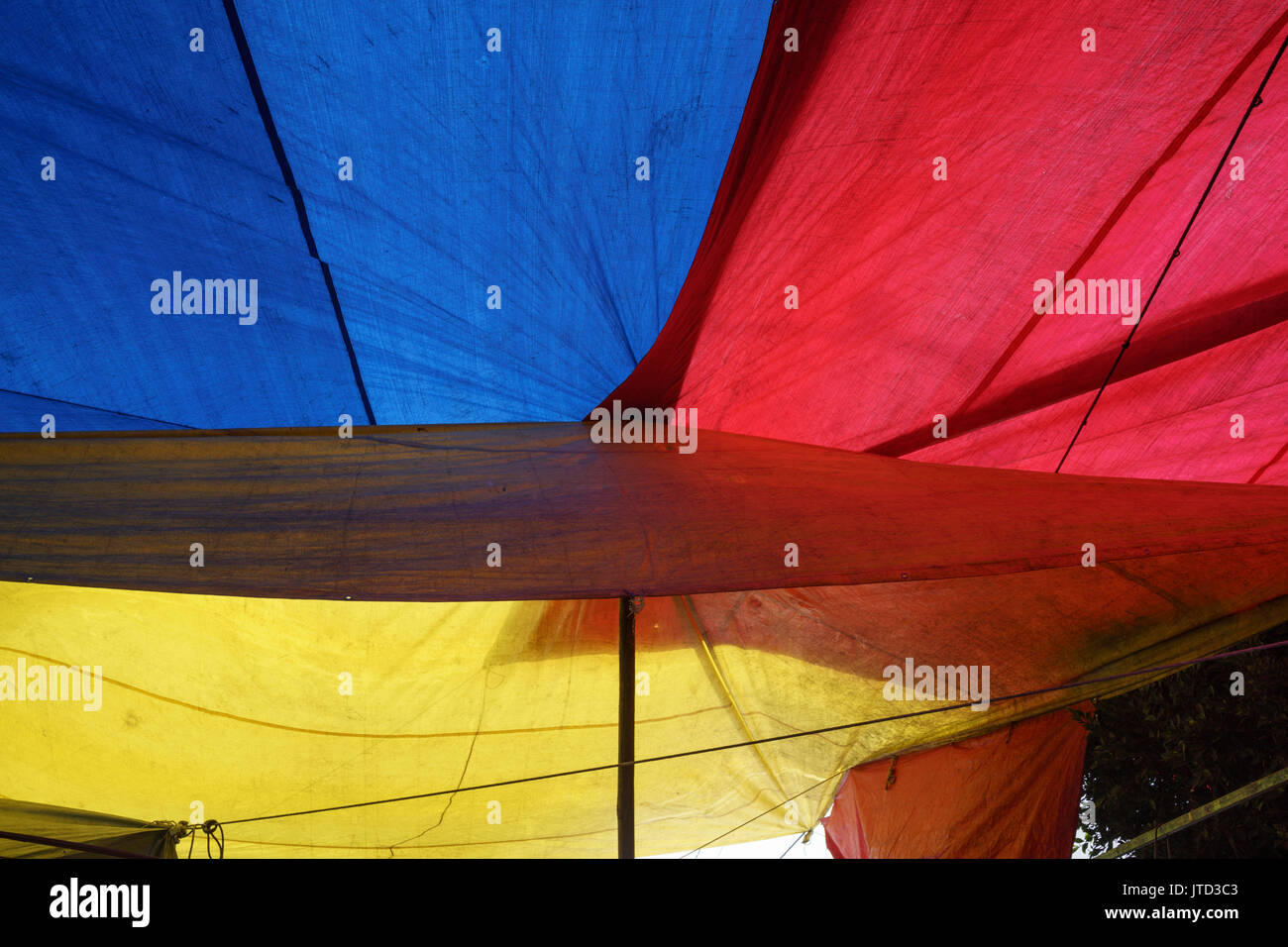 Tarps hi-res stock photography and images - Alamy