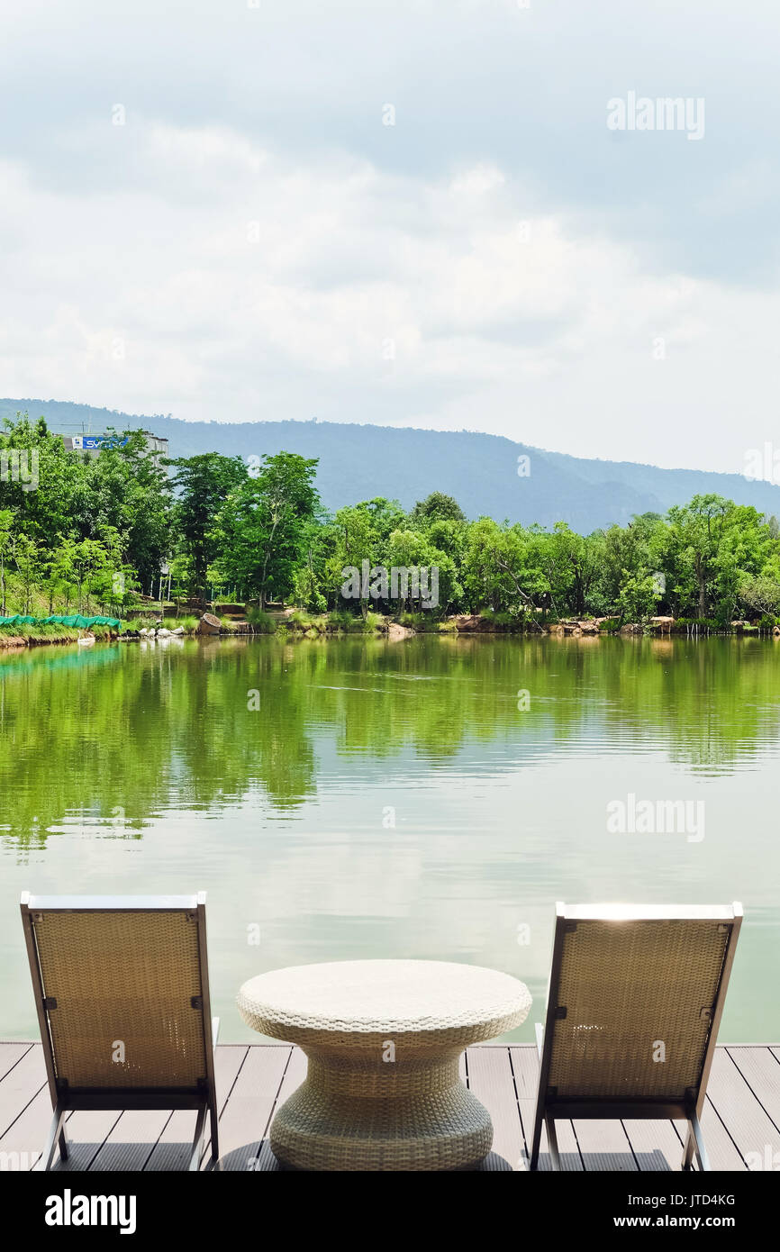 Lakeside seating hi-res stock photography and images - Alamy