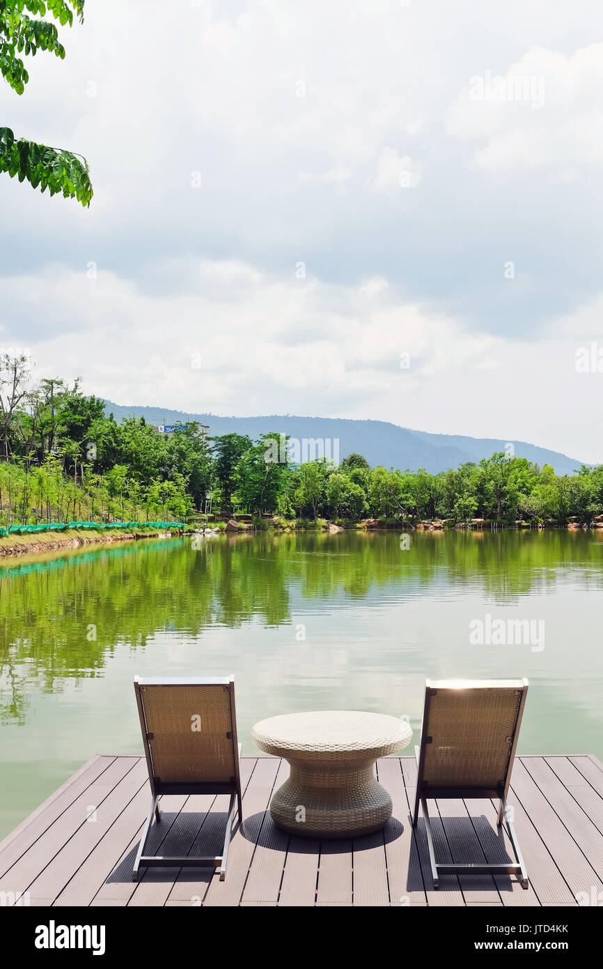 Lakeside seating hi-res stock photography and images - Alamy