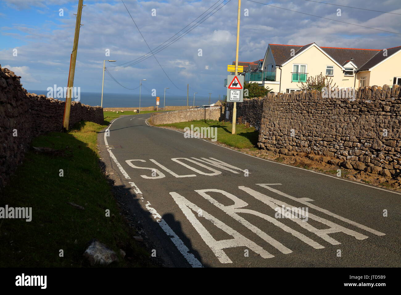 3 mile road sign hi-res stock photography and images - Alamy