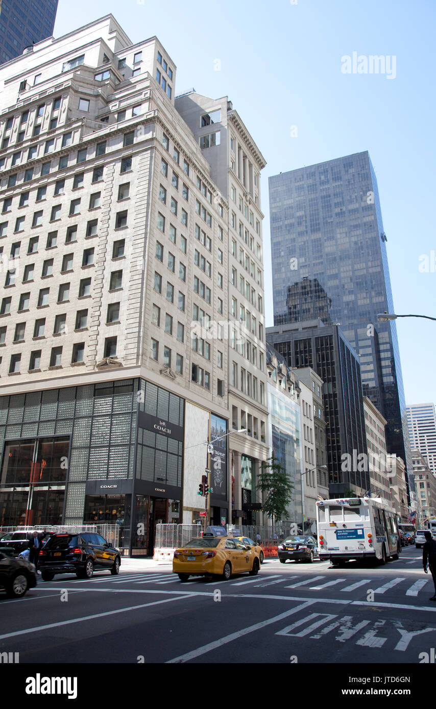 New york shops fifth avenue hi-res stock photography and images - Alamy
