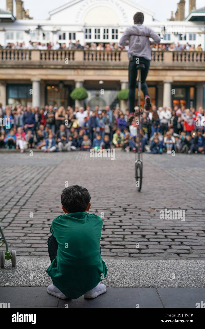 Escapologist hi-res stock photography and images - Alamy