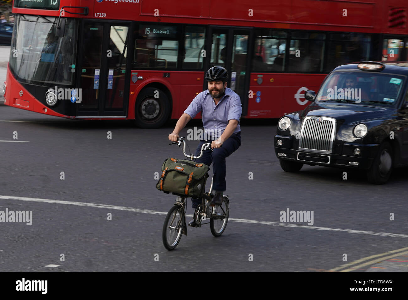 Brompton bike hire london hi-res stock photography and images - Alamy