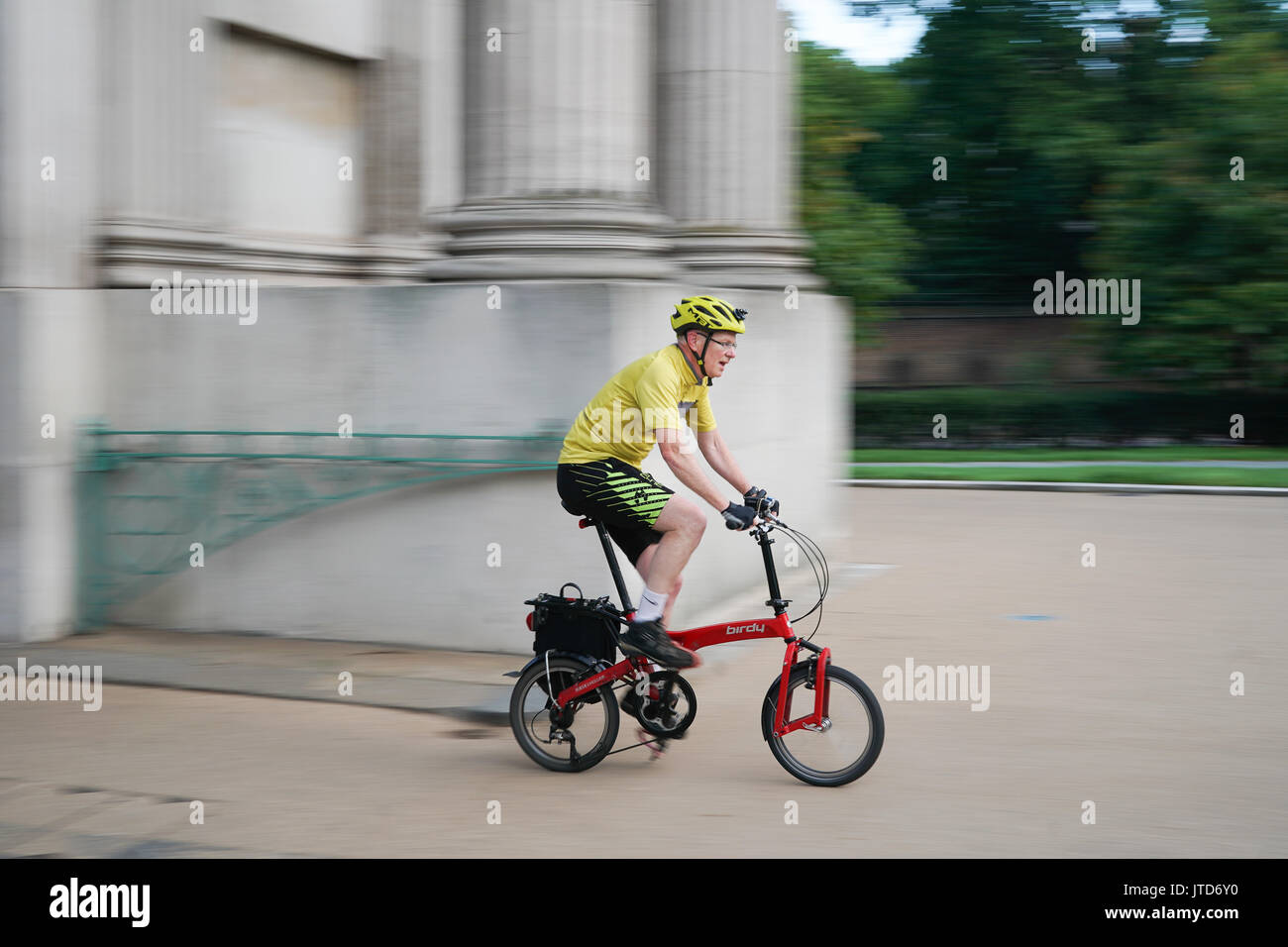 Brompton folding bike hi-res stock photography and images - Alamy