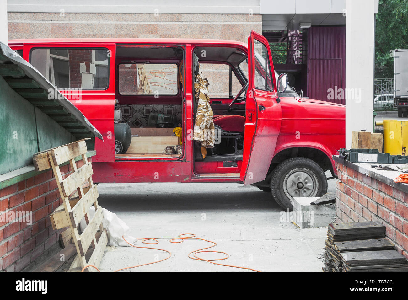 Old ancient camper van hi-res stock photography and images - Alamy