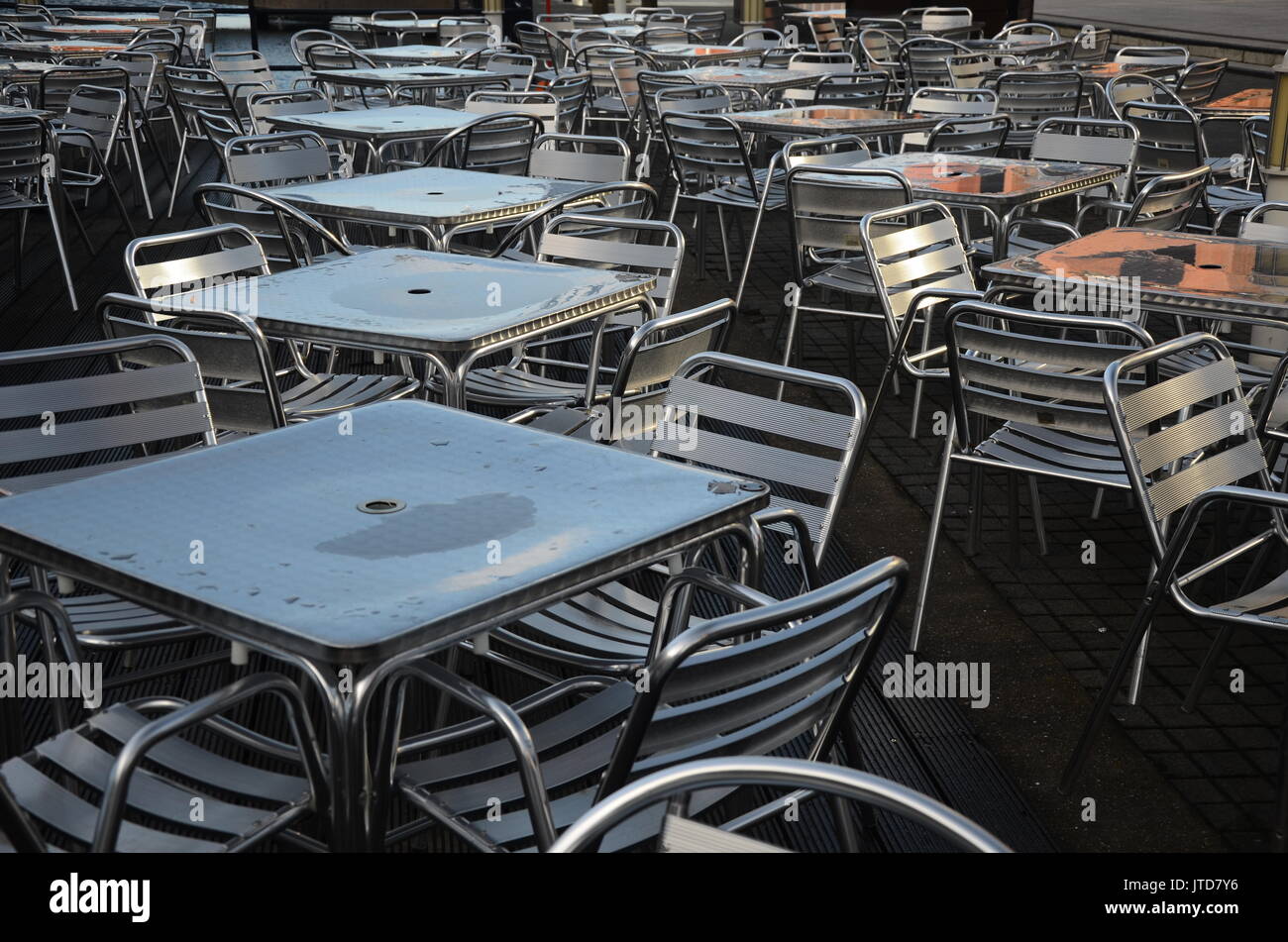 Empty food area hi-res stock photography and images - Alamy