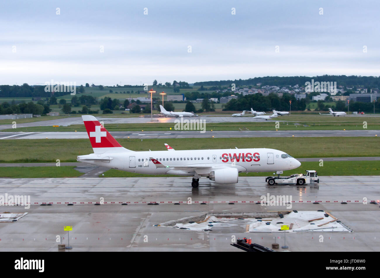 Swiss airlines boeing 777 hi-res stock photography and images - Alamy