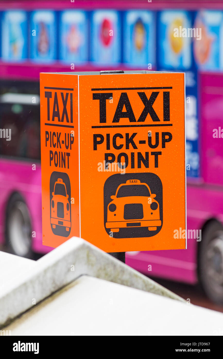Taxi pickup point sign hi-res stock photography and images - Alamy