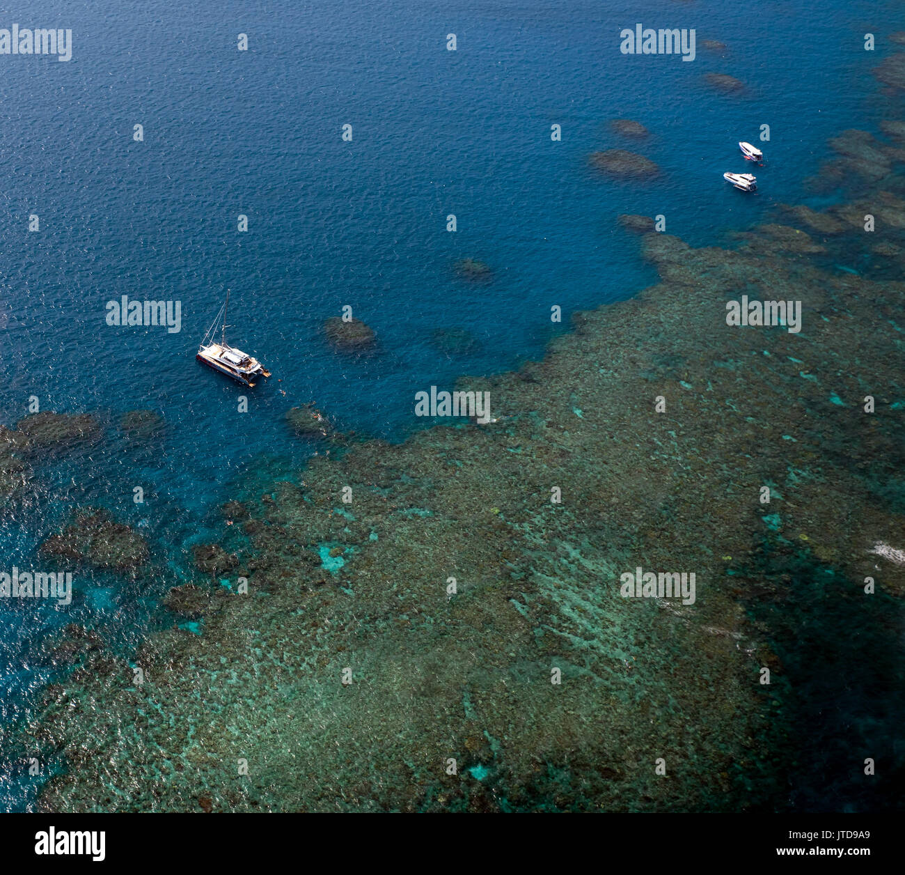 Aerial View Great Barrier Reef Stock Photos & Aerial View Great Barrier ...