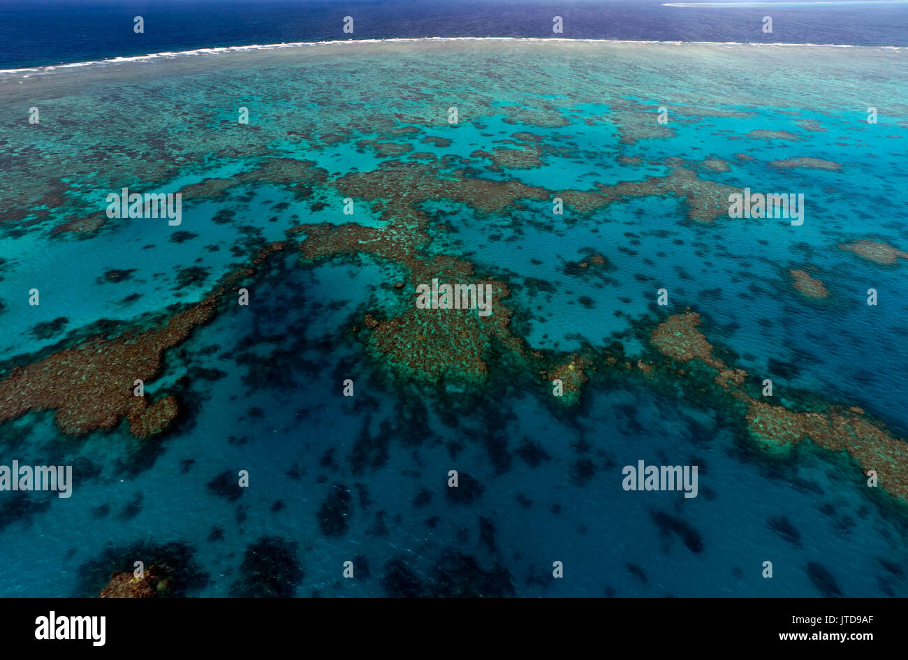 Aerial view great barrier reef hi-res stock photography and images - Alamy