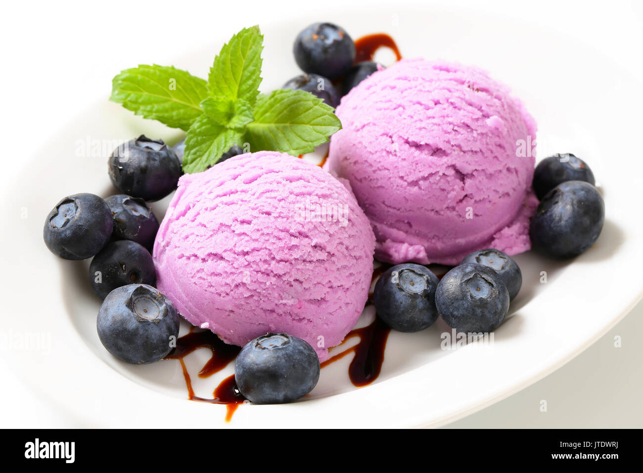 Blueberry ice cream and fresh fruit Stock Photo - Alamy
