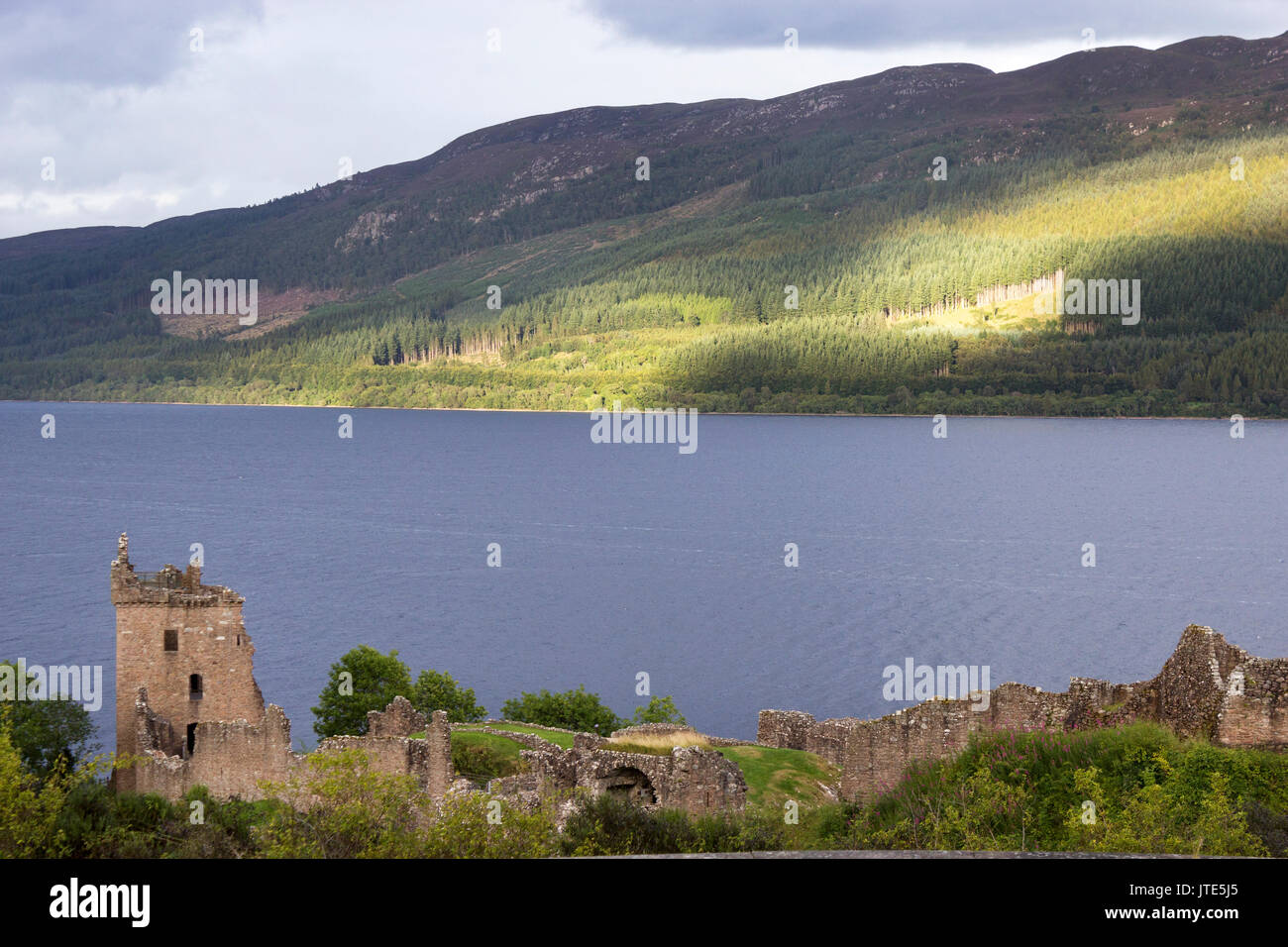 Scotland, Highlands, Urquhart Castle, Drumnadrochit, Loch Ness ...
