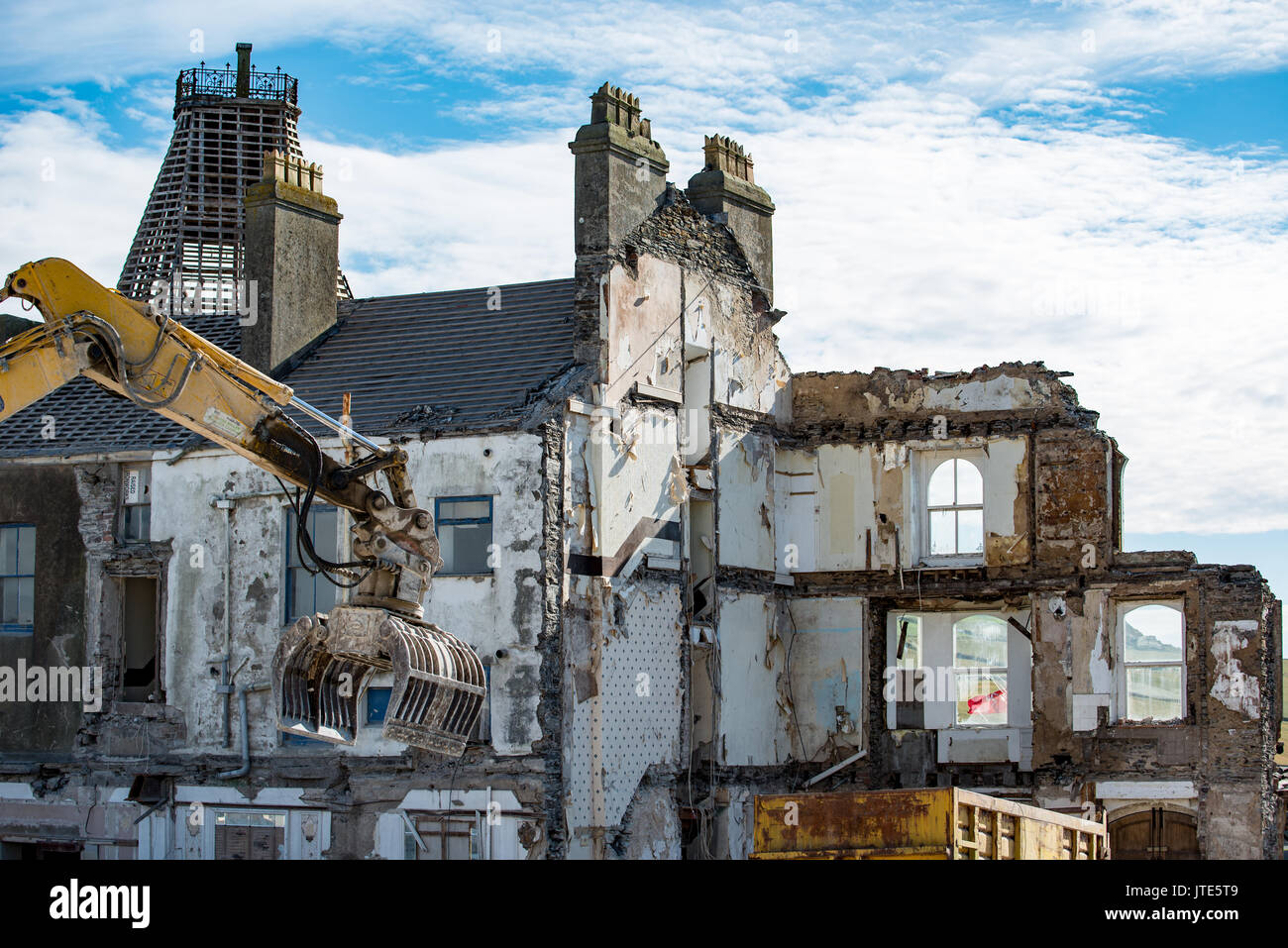 Demolishing building demolition hi-res stock photography and images - Alamy
