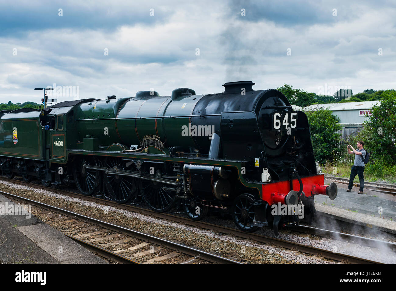 The Royal Scots Steam Train picks up its passengers at Par Train ...