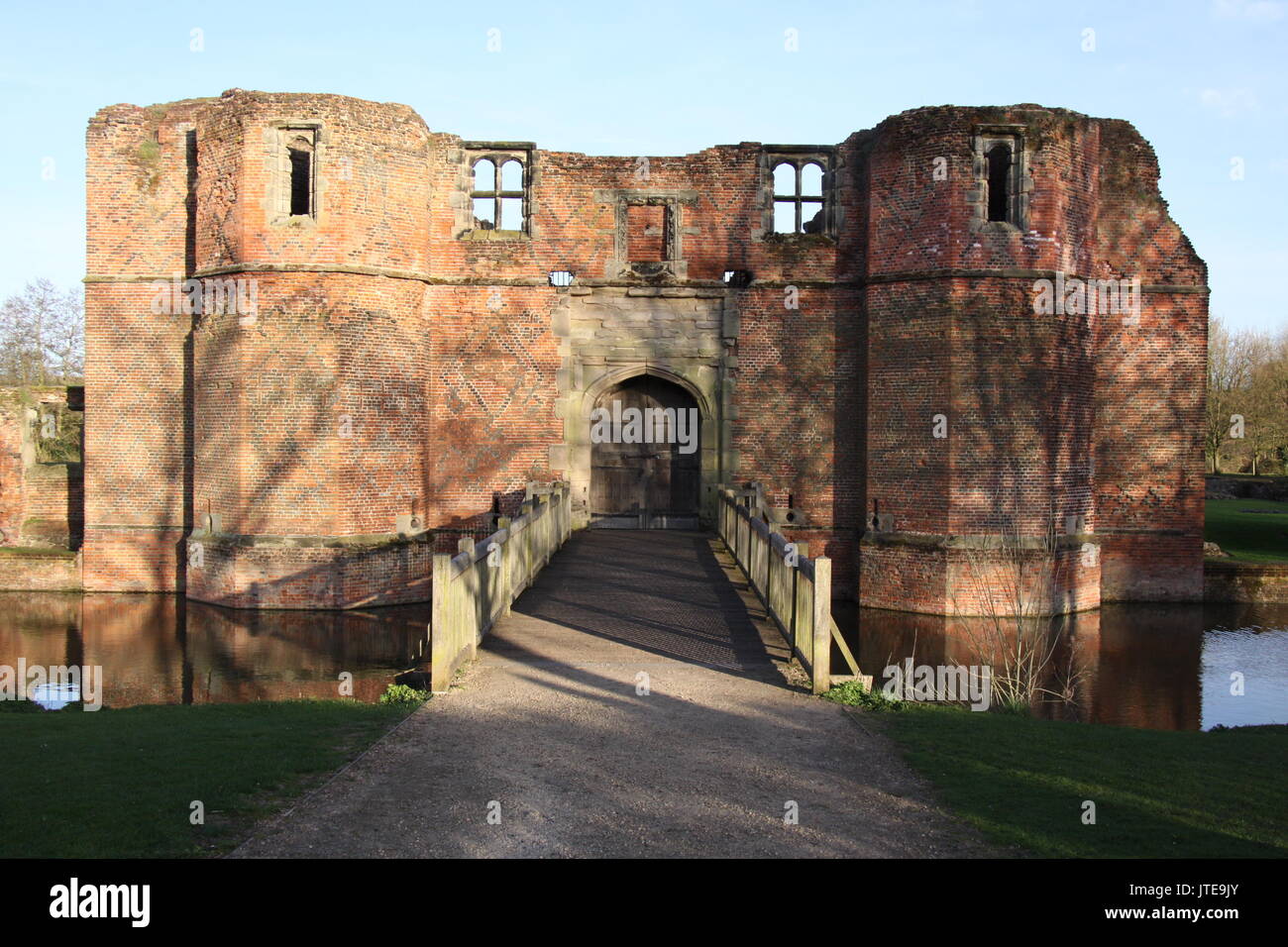 Medieval quadrangular castle hi-res stock photography and images - Alamy