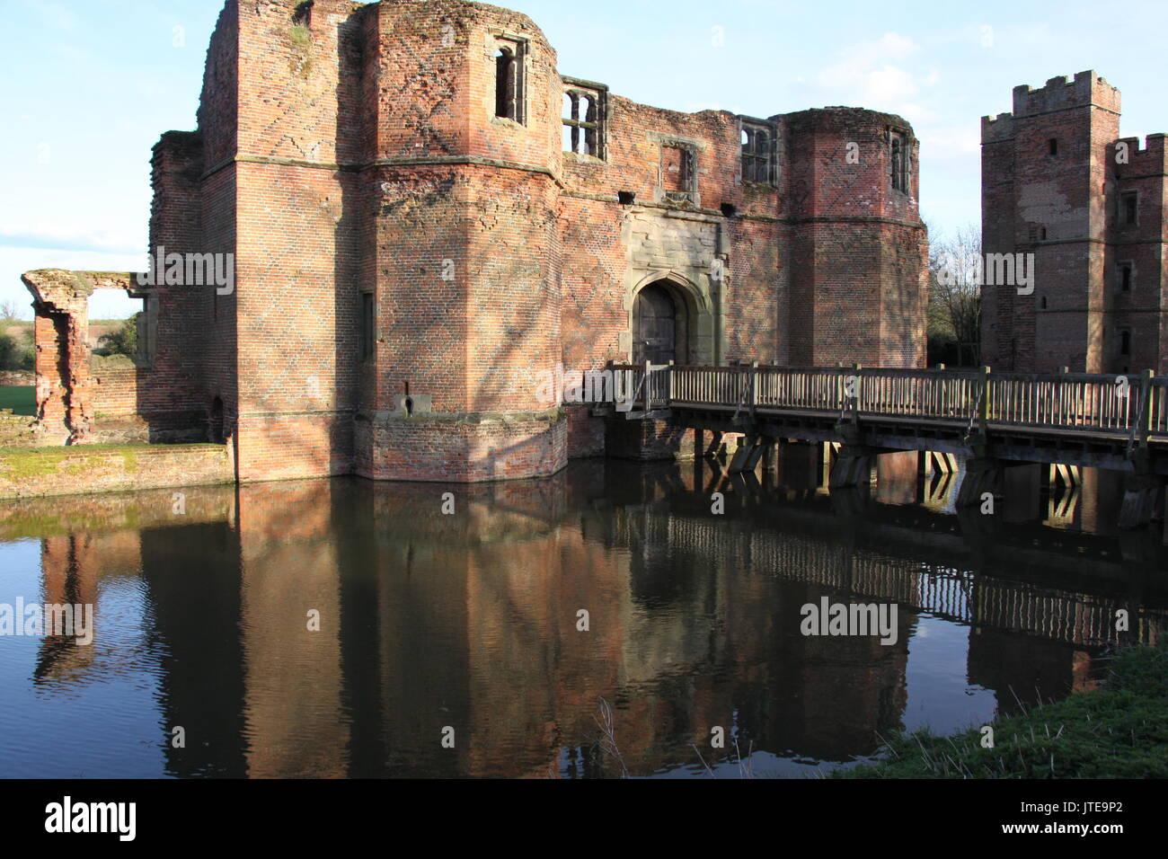 Medieval quadrangular castle hi-res stock photography and images - Alamy