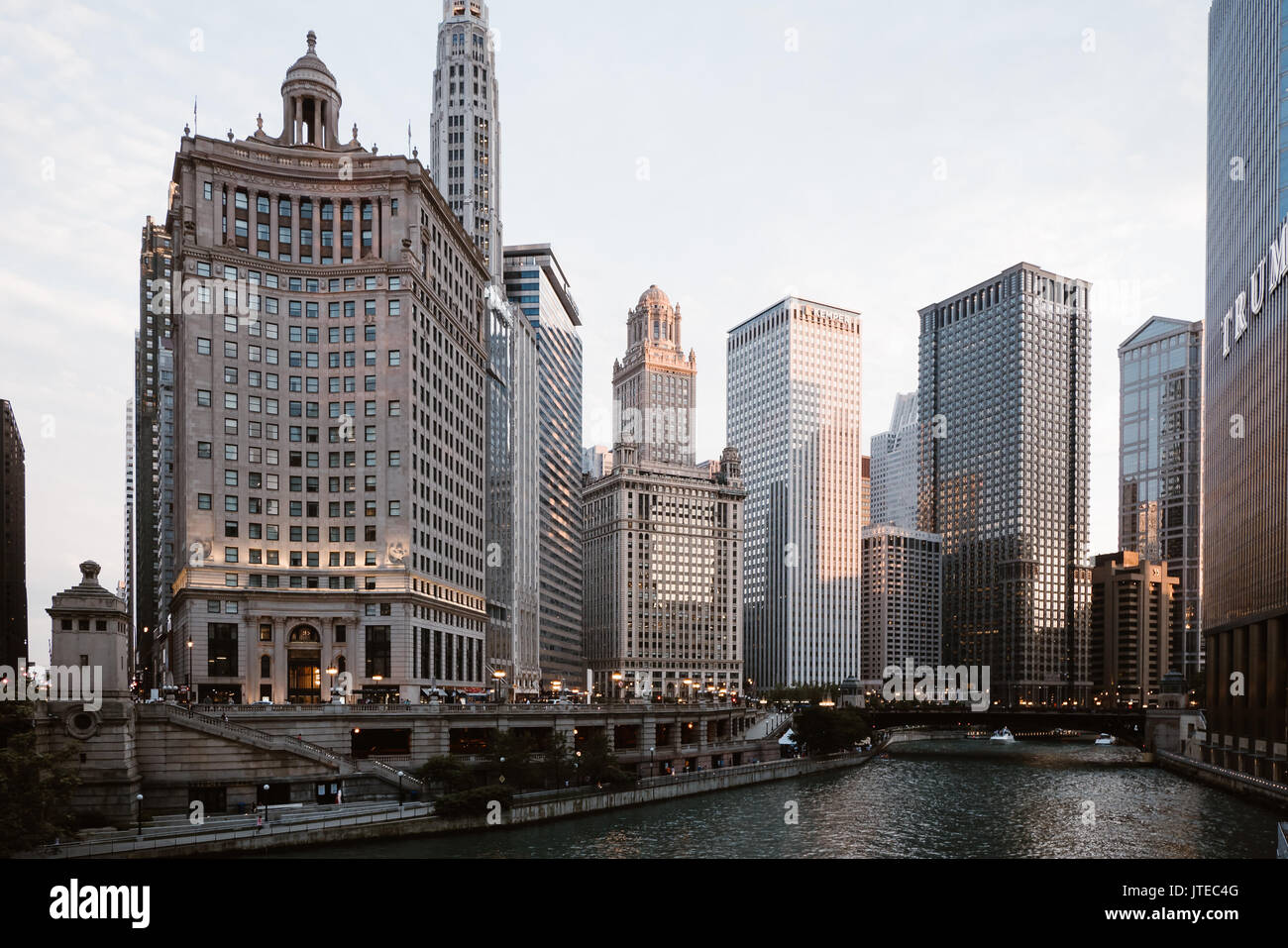 Chicago downtown buildings hi-res stock photography and images - Alamy