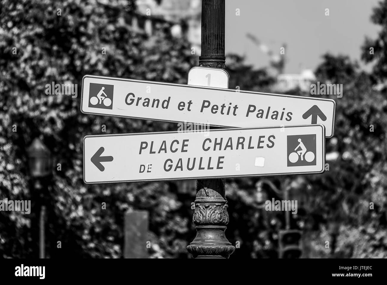 Direction signs in the city of Paris Stock Photo - Alamy