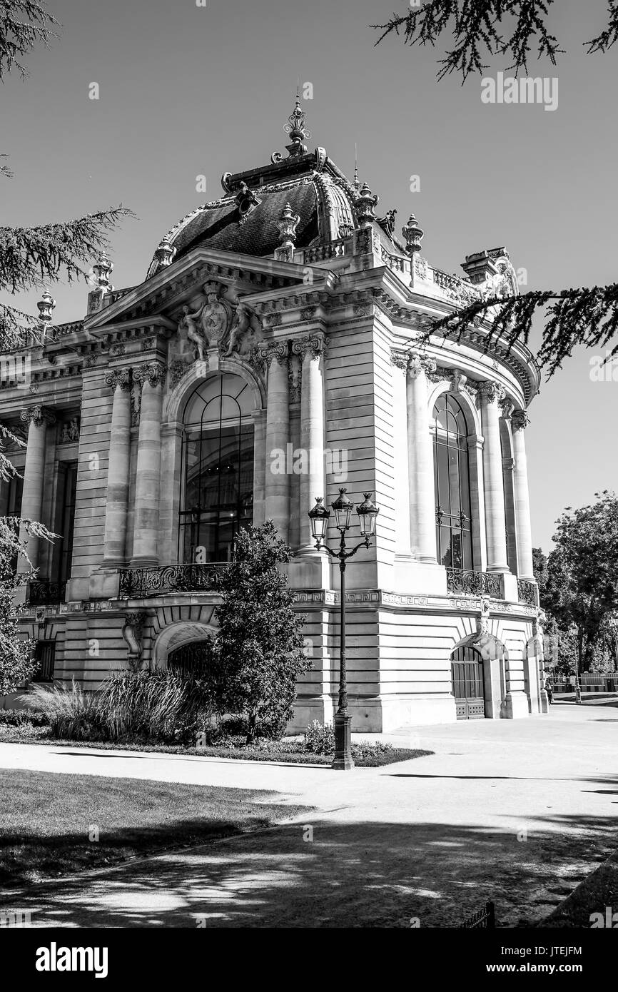 Elysees palace building Black and White Stock Photos & Images - Alamy