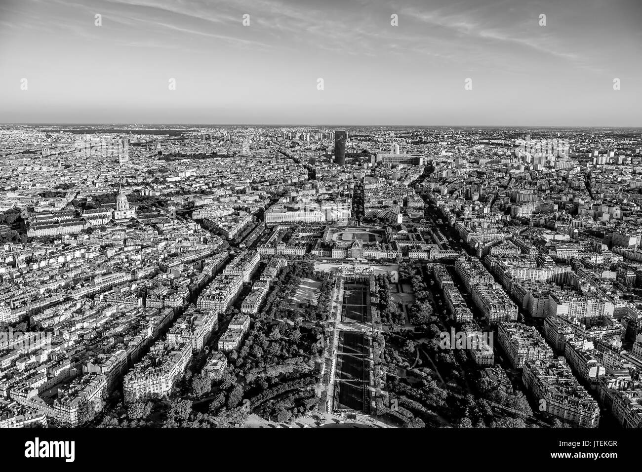 Eiffel tower top deck hi-res stock photography and images - Alamy