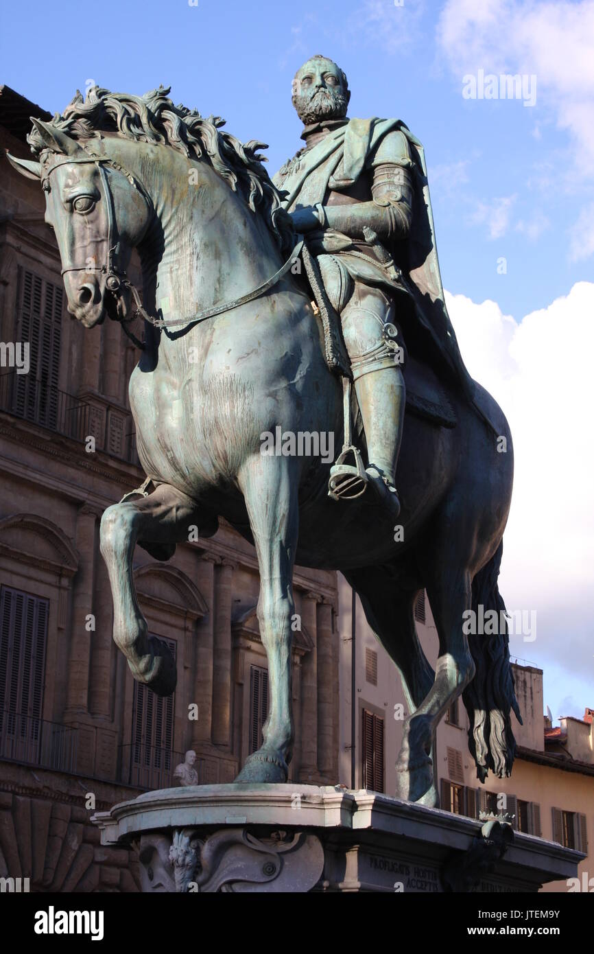 Bronze statue of Cosimo I de Medici (Duke of Tuscany) in Florence ...