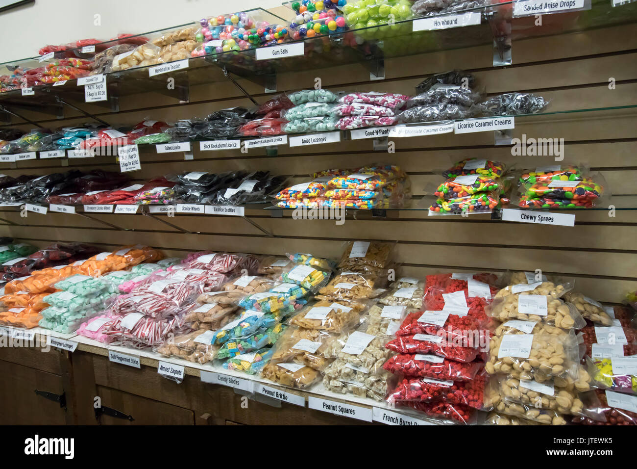 Vintage candy display hi-res stock photography and images - Alamy