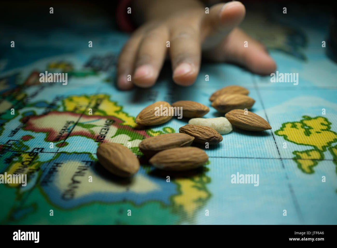 Kid pointing map hi-res stock photography and images - Alamy
