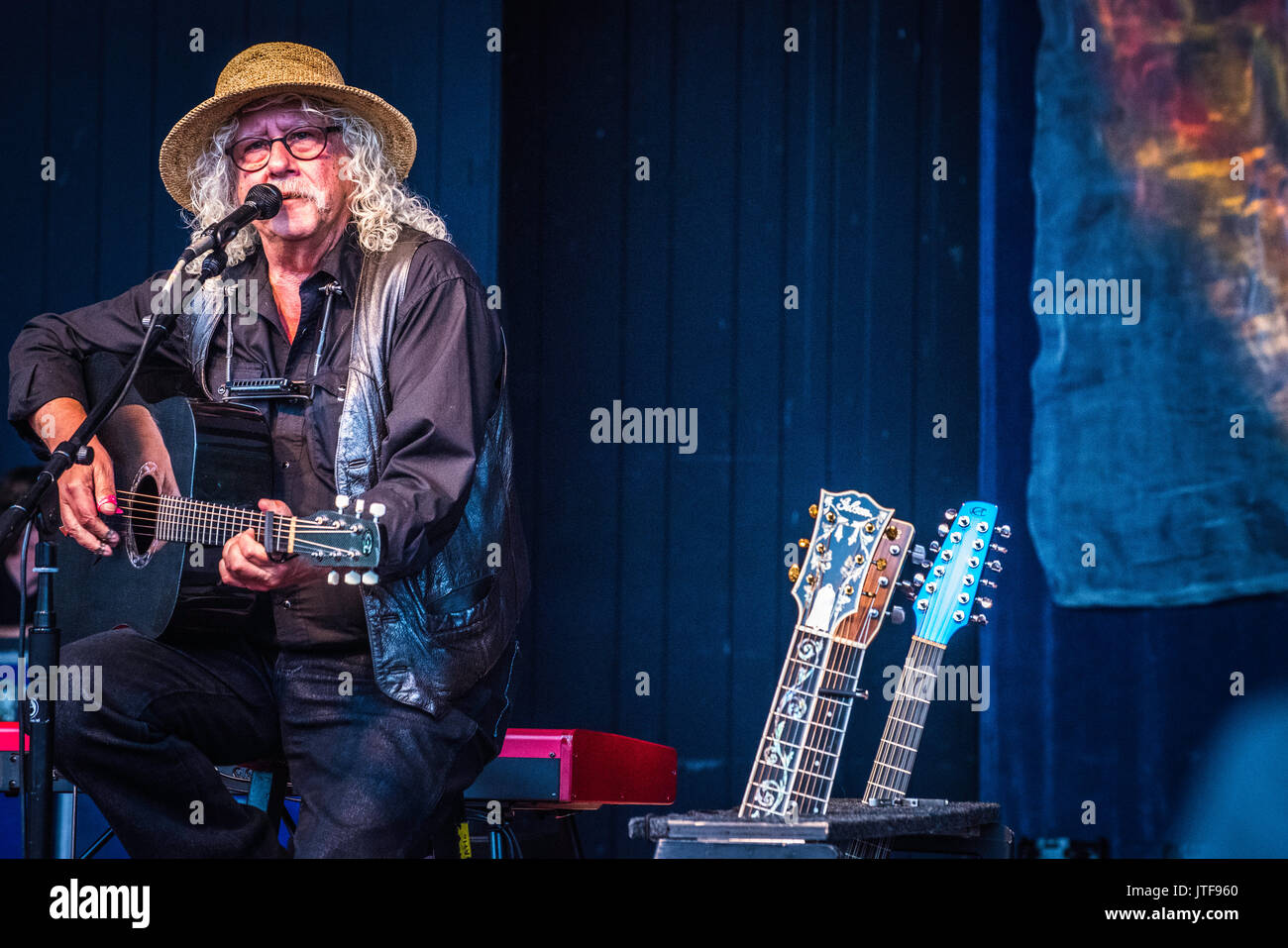 Arlo Guthrie and daughter Sarah Lee perform live at Long's Park concert ...