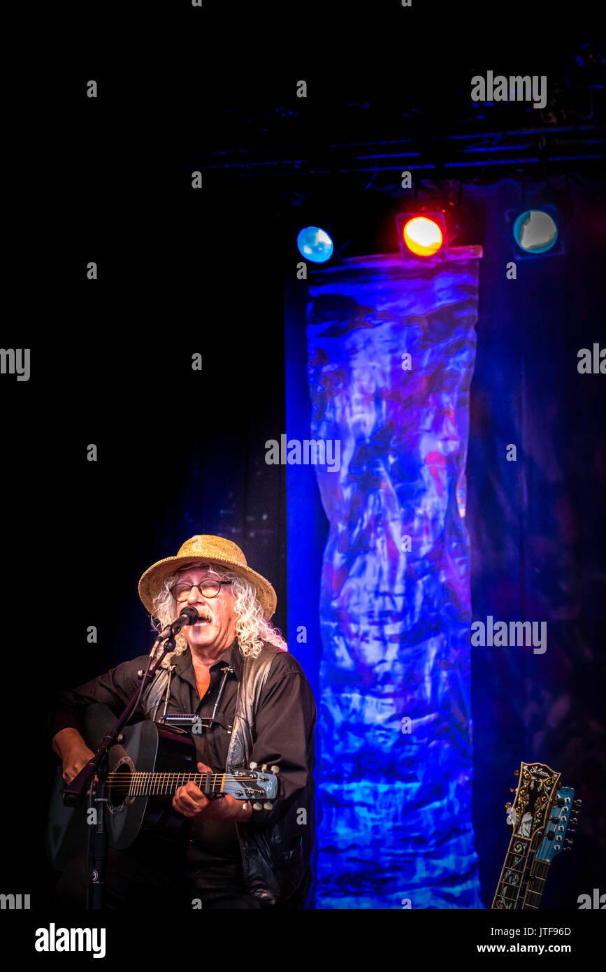Arlo Guthrie and daughter Sarah Lee perform live at Long's Park concert ...