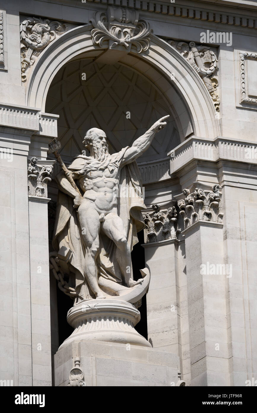 10 Trinity Square is a Grade II* listed building in Tower Hill London ...