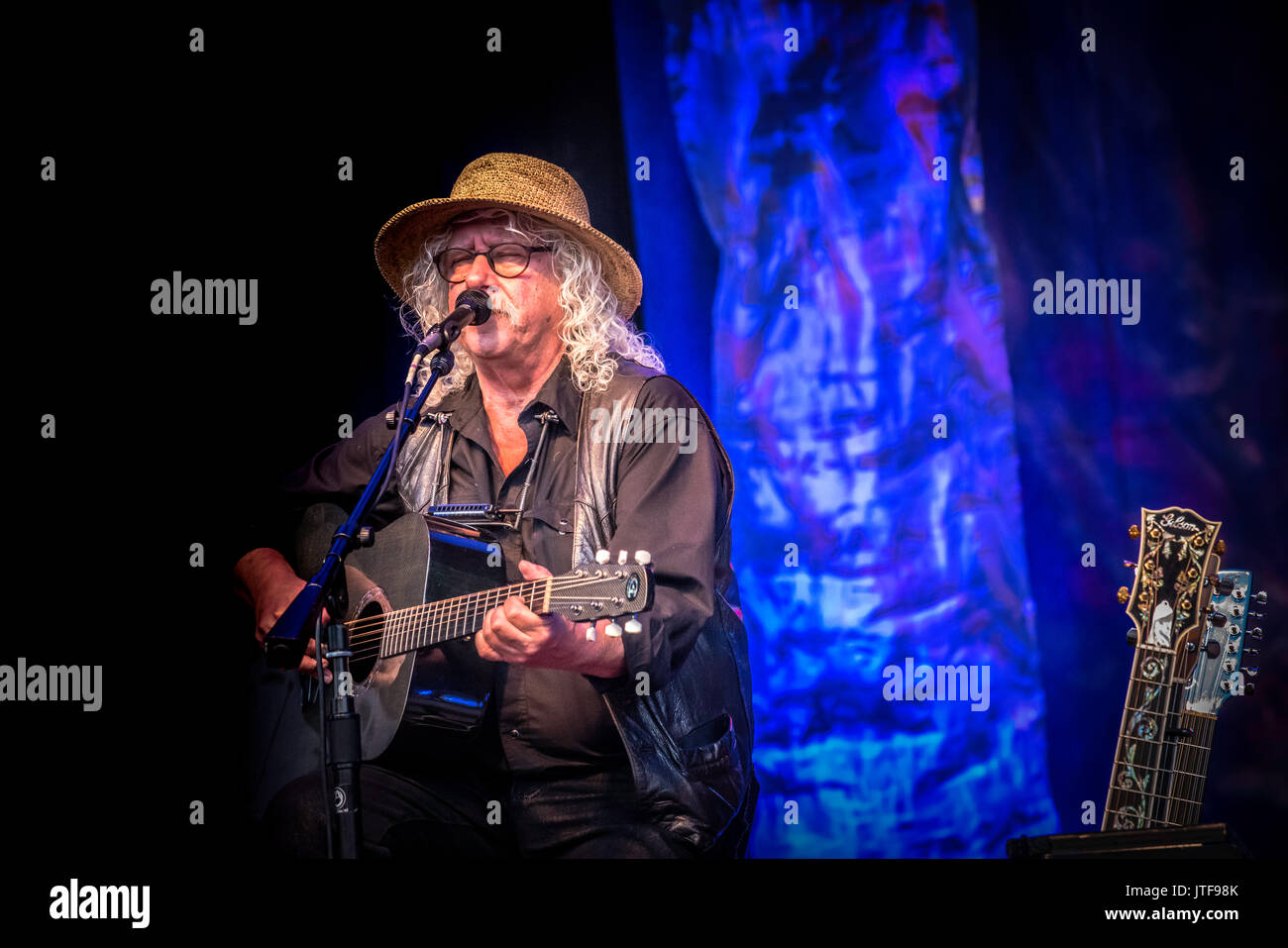 Arlo Guthrie and daughter Sarah Lee perform live at Long's Park concert ...