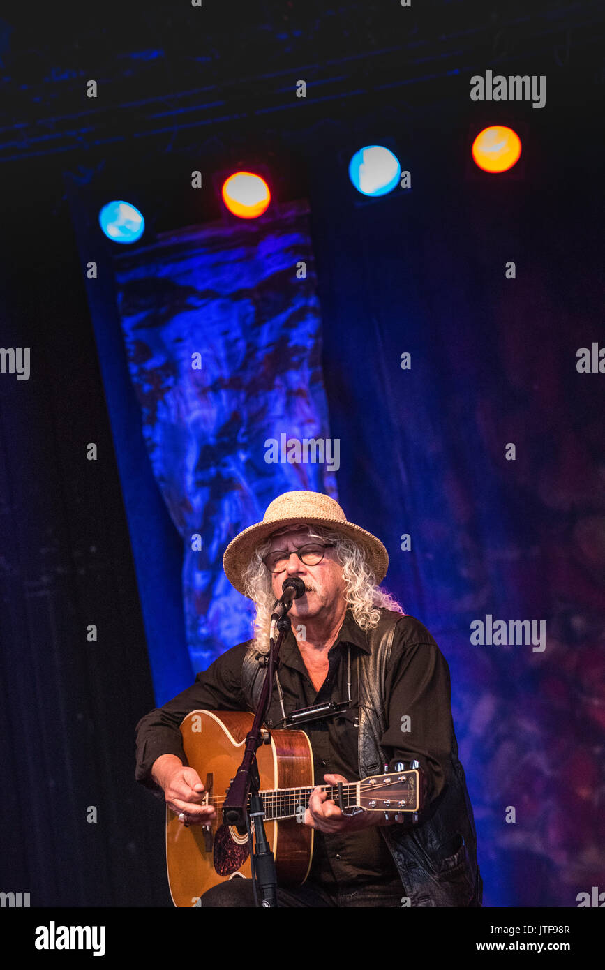 Arlo Guthrie and daughter Sarah Lee perform live at Long's Park concert ...