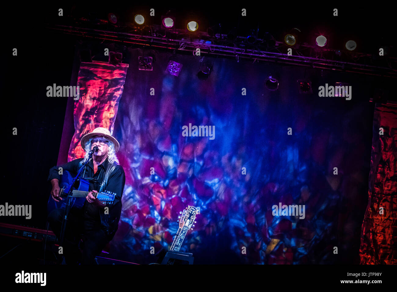 Arlo Guthrie and daughter Sarah Lee perform live at Long's Park concert ...