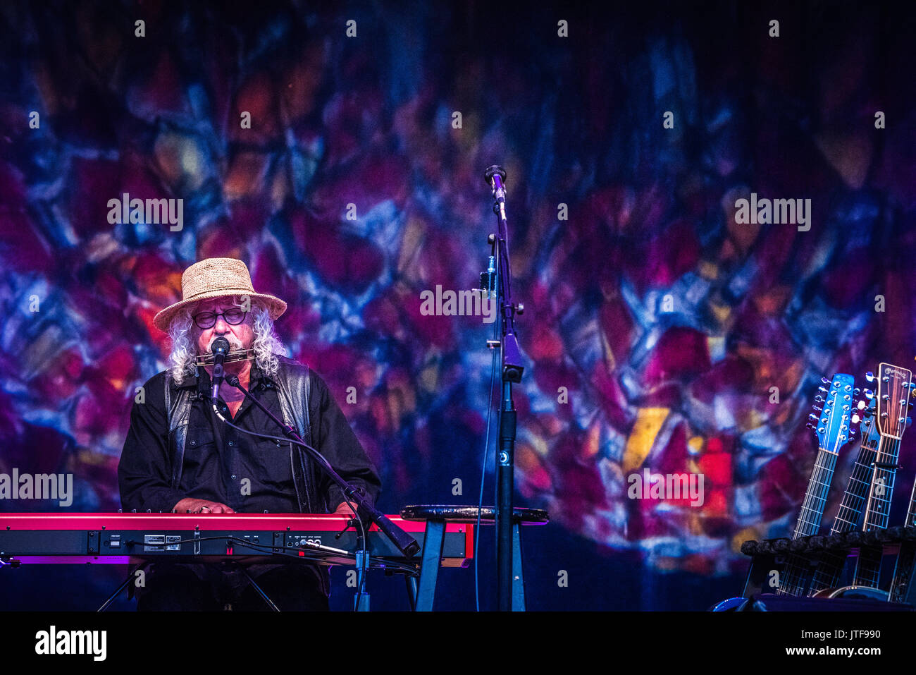 Arlo Guthrie and daughter Sarah Lee perform live at Long's Park concert ...