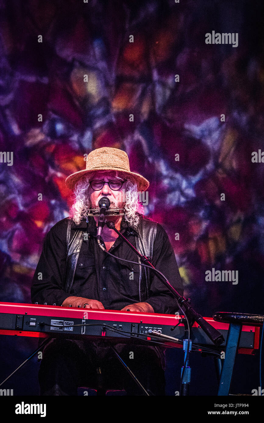 Arlo Guthrie and daughter Sarah Lee perform live at Long's Park concert ...