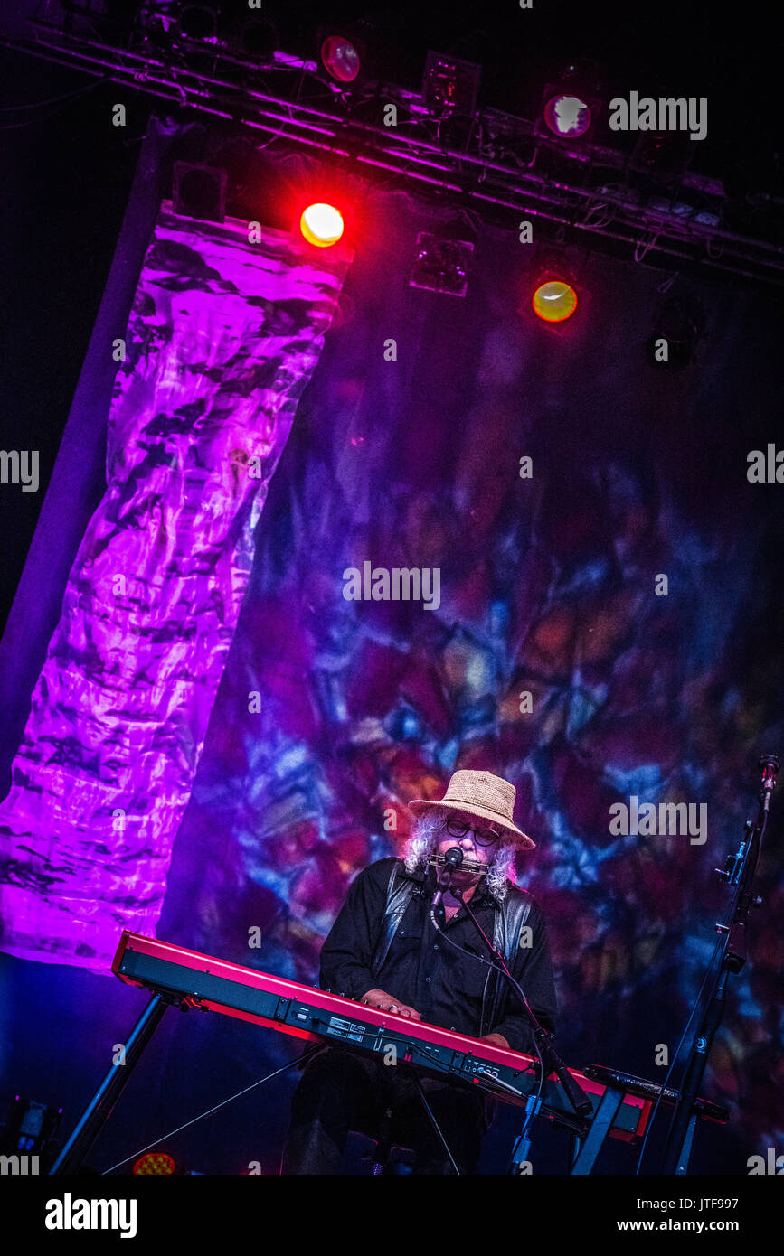 Arlo Guthrie and daughter Sarah Lee perform live at Long's Park concert ...
