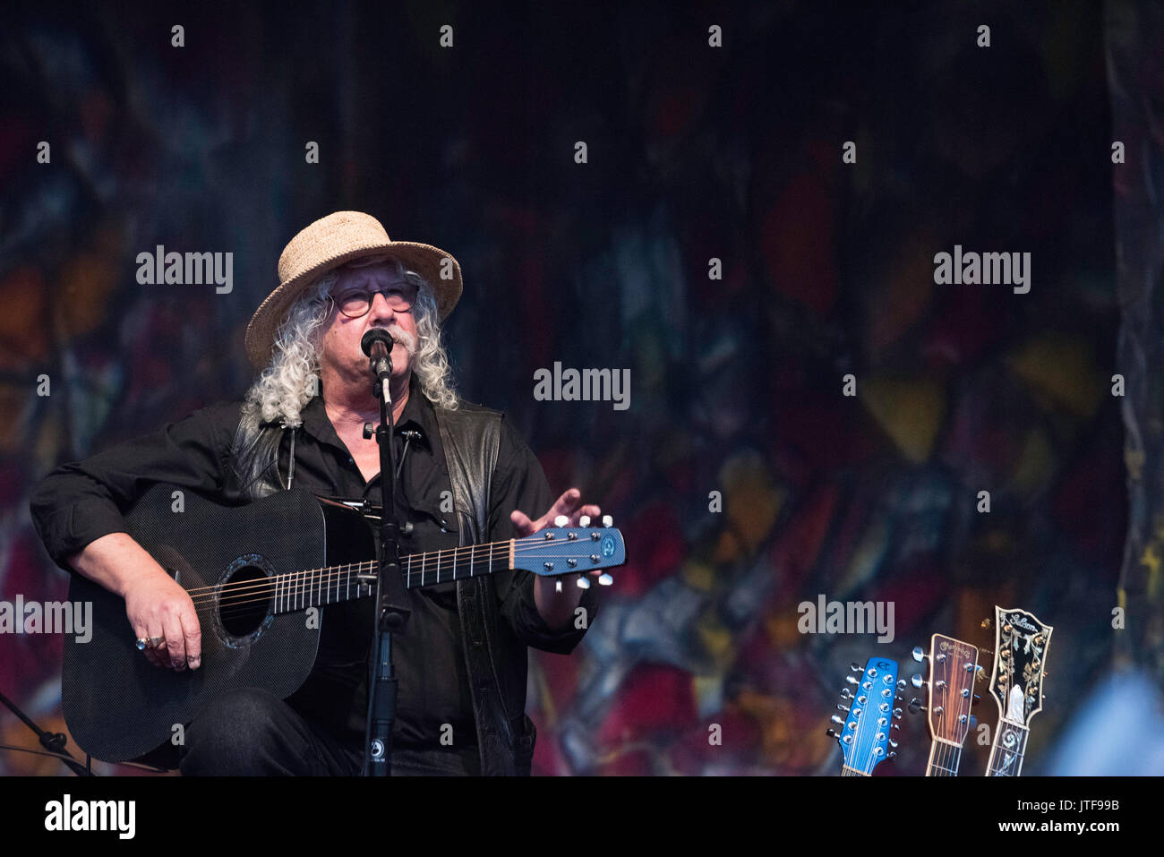 Arlo Guthrie and daughter Sarah Lee perform live at Long's Park concert ...