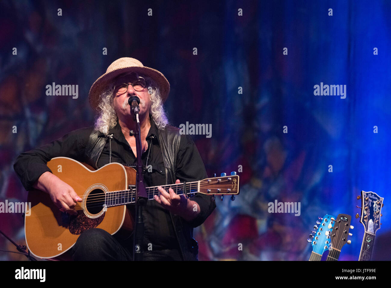 Arlo Guthrie and daughter Sarah Lee perform live at Long's Park concert ...