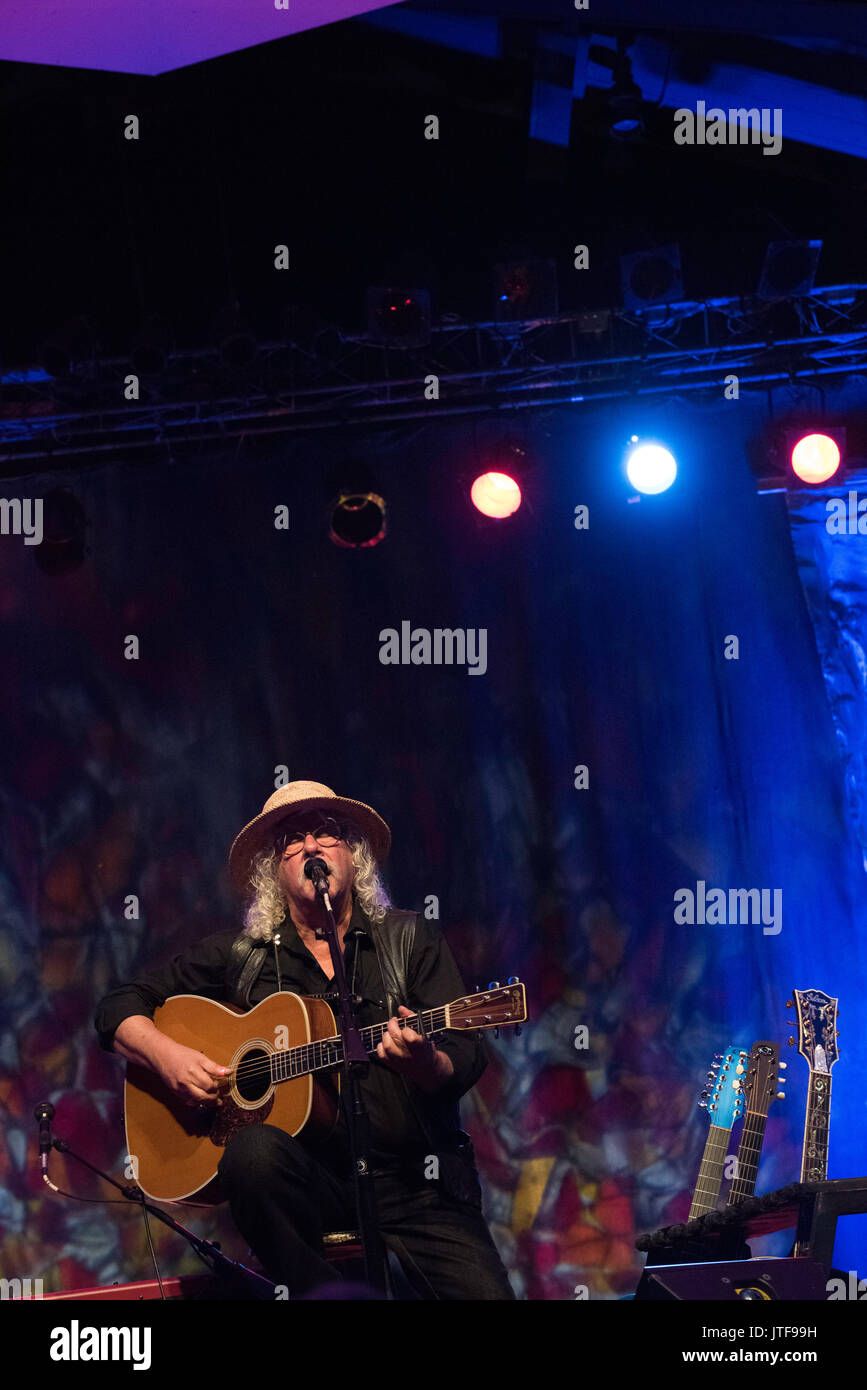 Arlo Guthrie and daughter Sarah Lee perform live at Long's Park concert ...