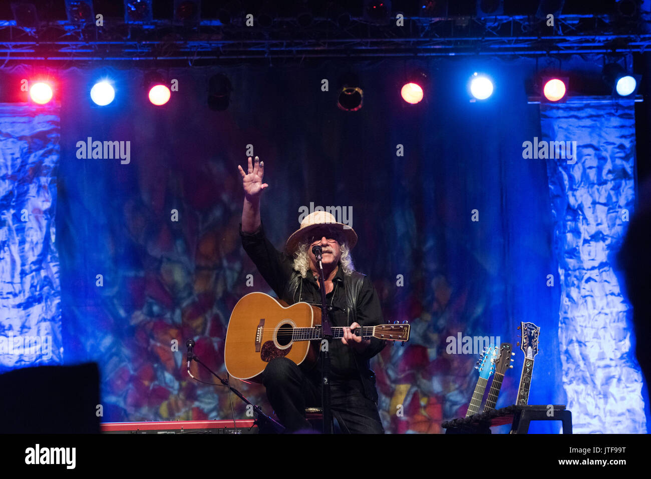 Arlo Guthrie and daughter Sarah Lee perform live at Long's Park concert ...