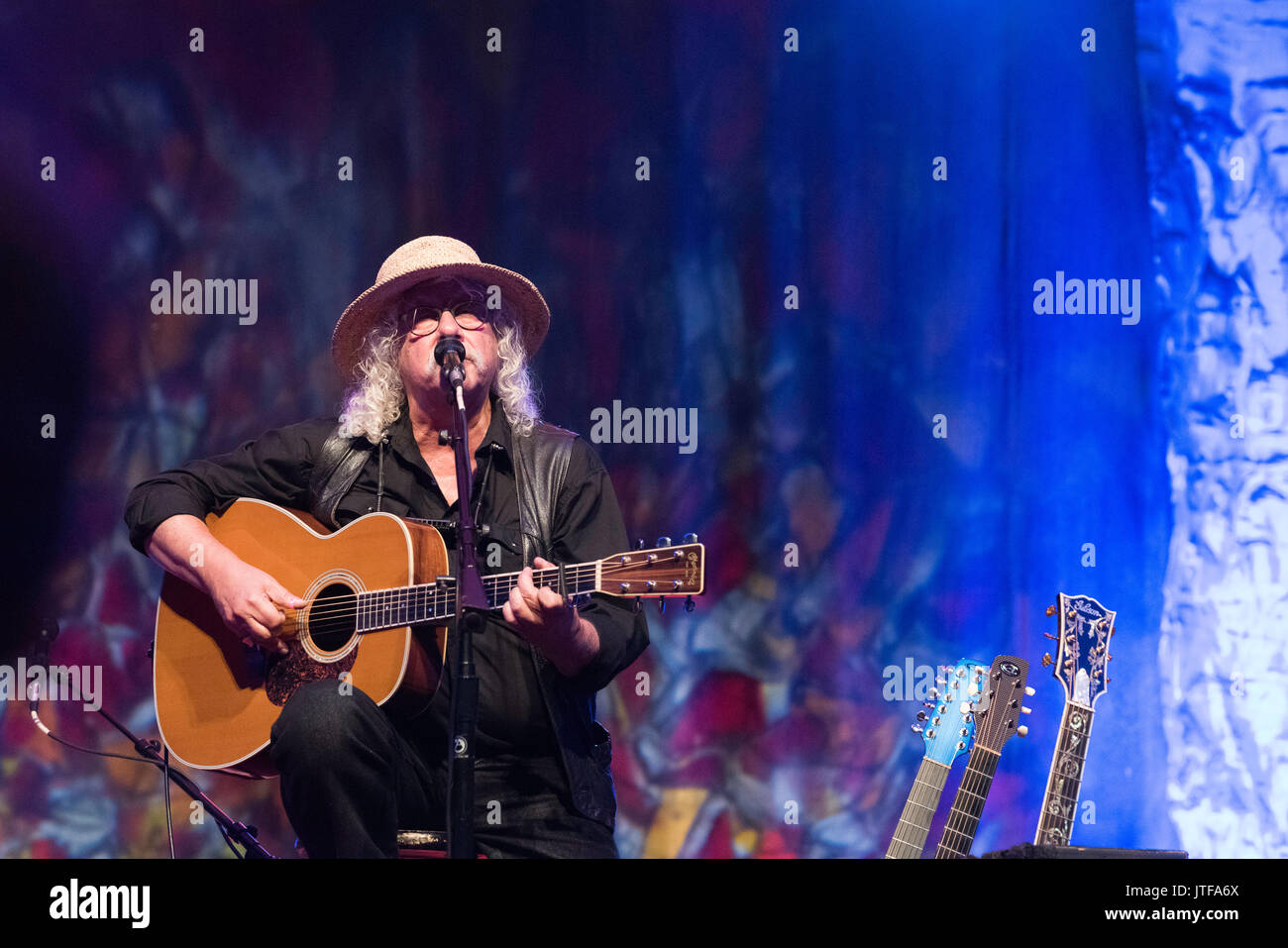 Arlo Guthrie and daughter Sarah Lee perform live at Long's Park concert ...